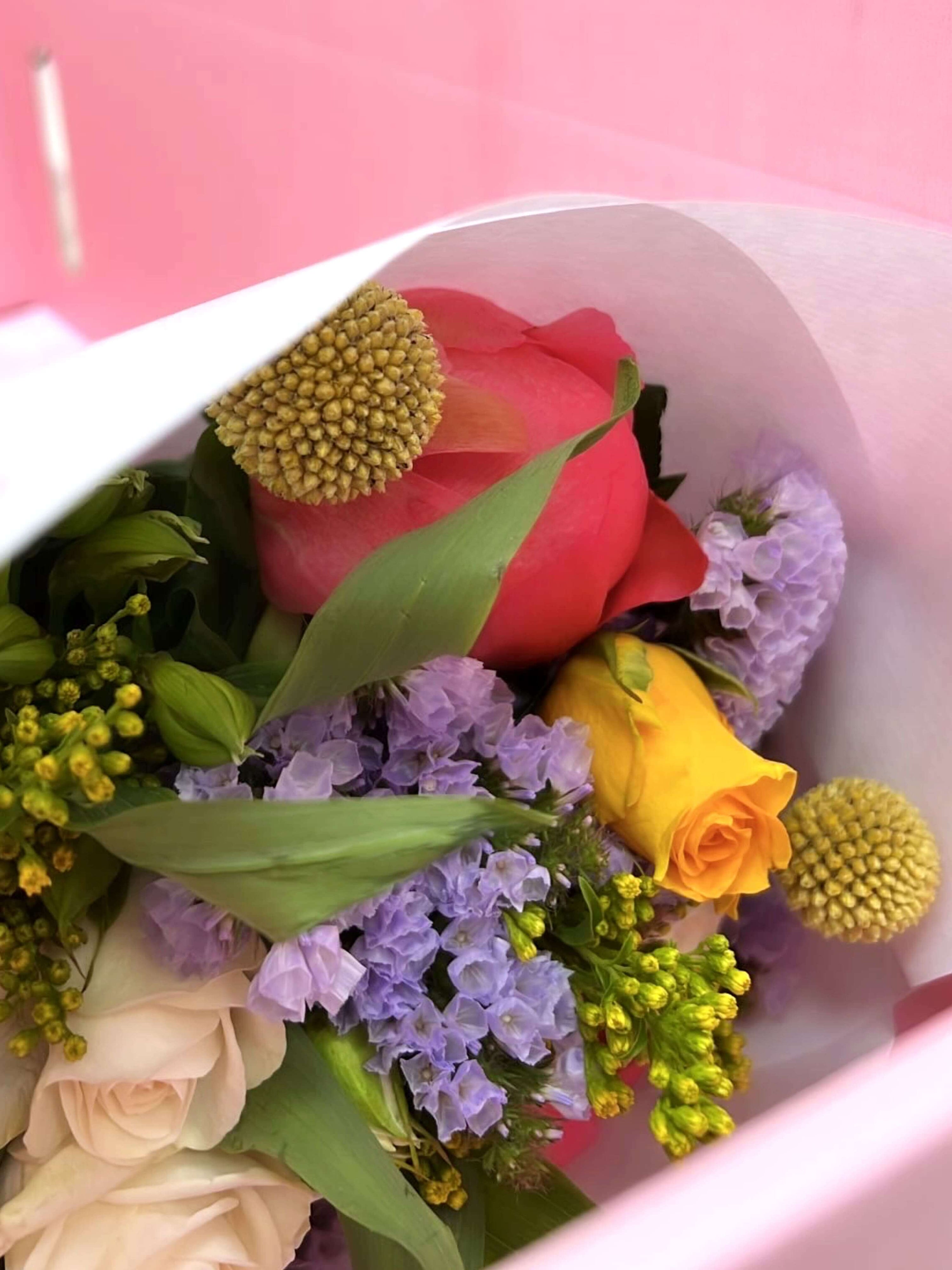 Premium Flowers Delivery | Letterbox Flowers + Pamper Gift | FLOWERFIX